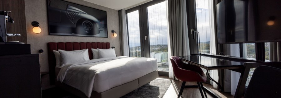 Radisson Blu Hotel im Porsche Design Tower Stuttgart